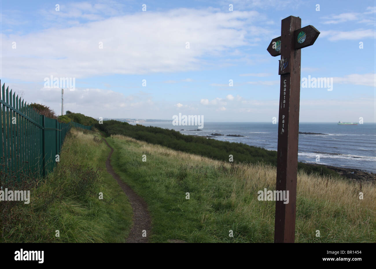 Fife coast path sign hi-res stock photography and images - Alamy