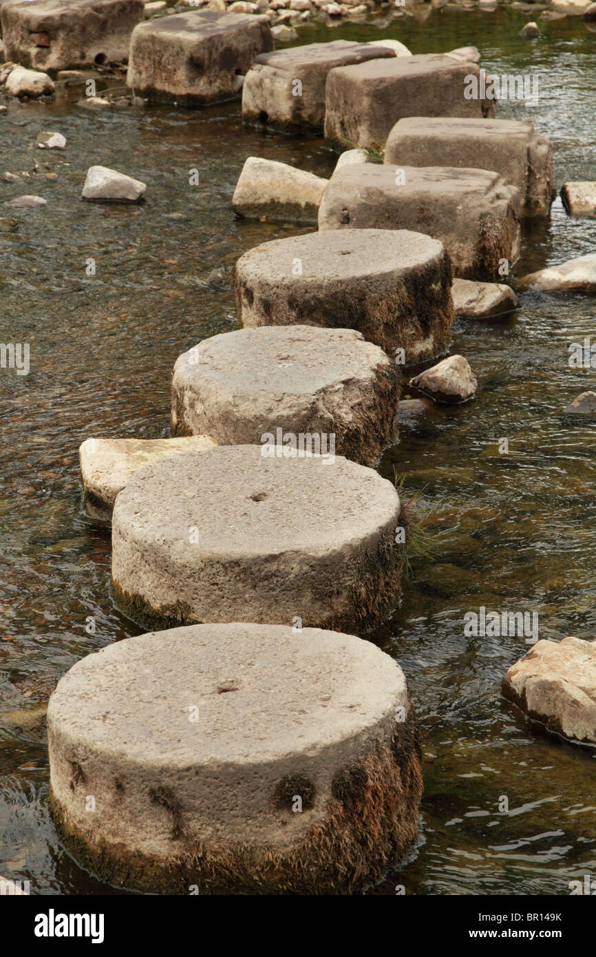 Stepping stone bridge hi-res stock photography and images - Alamy