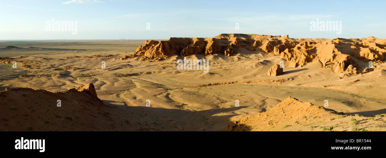 Bayanzag, or Flaming Cliffs, of Gobi National Park Stock Photo - Alamy