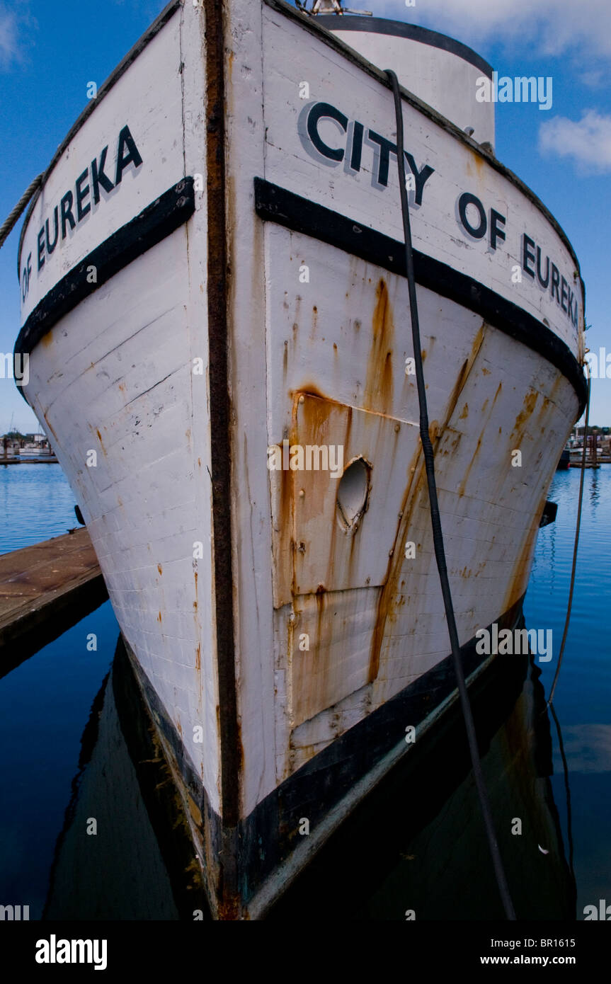 Bow of an old vessel that won't sail anymore Stock Photo - Alamy