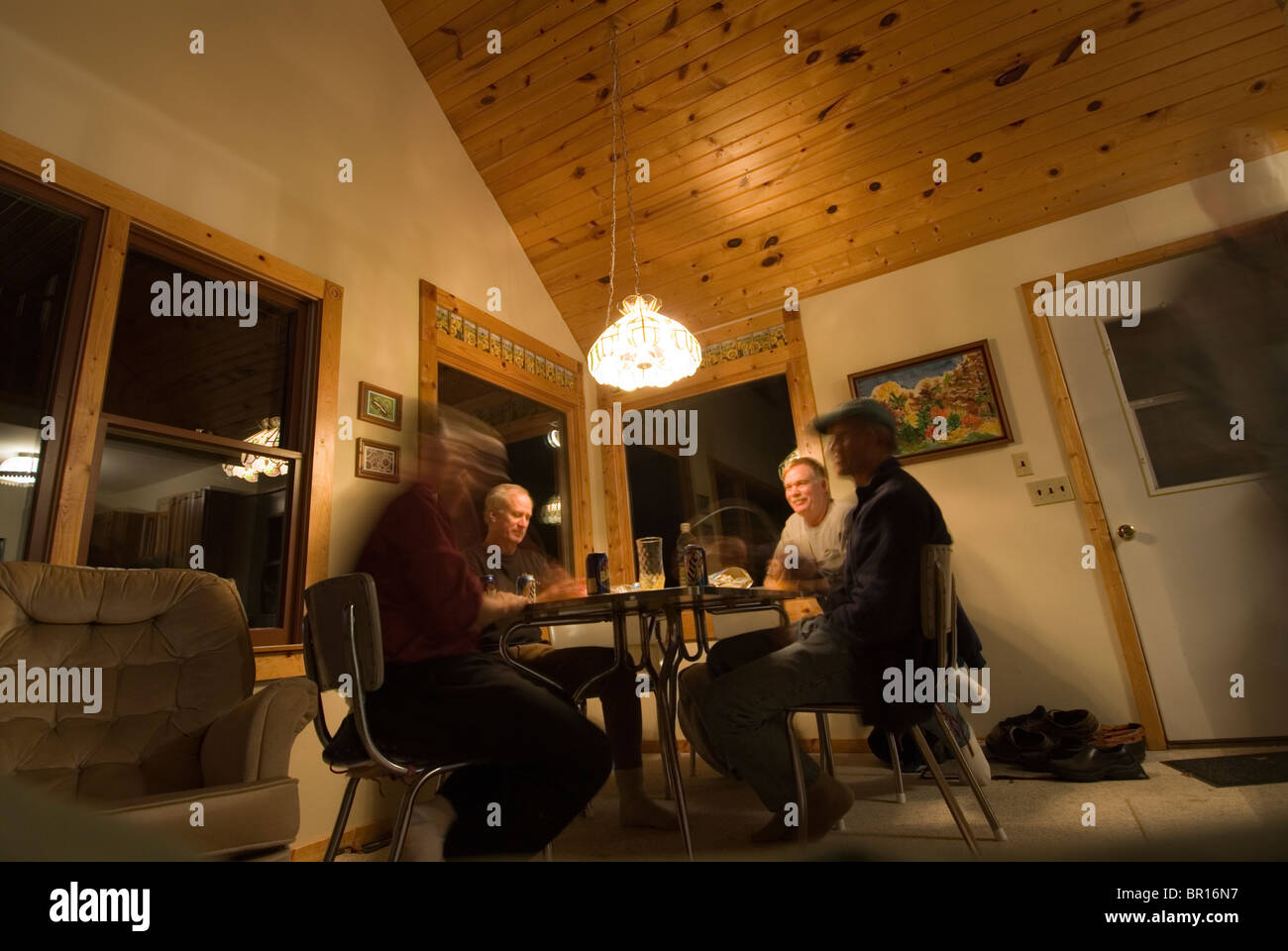 Playing cards around table hi-res stock photography and images - Alamy