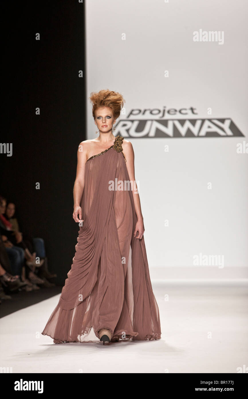 Project catwalk reality show hi-res stock photography and images - Alamy