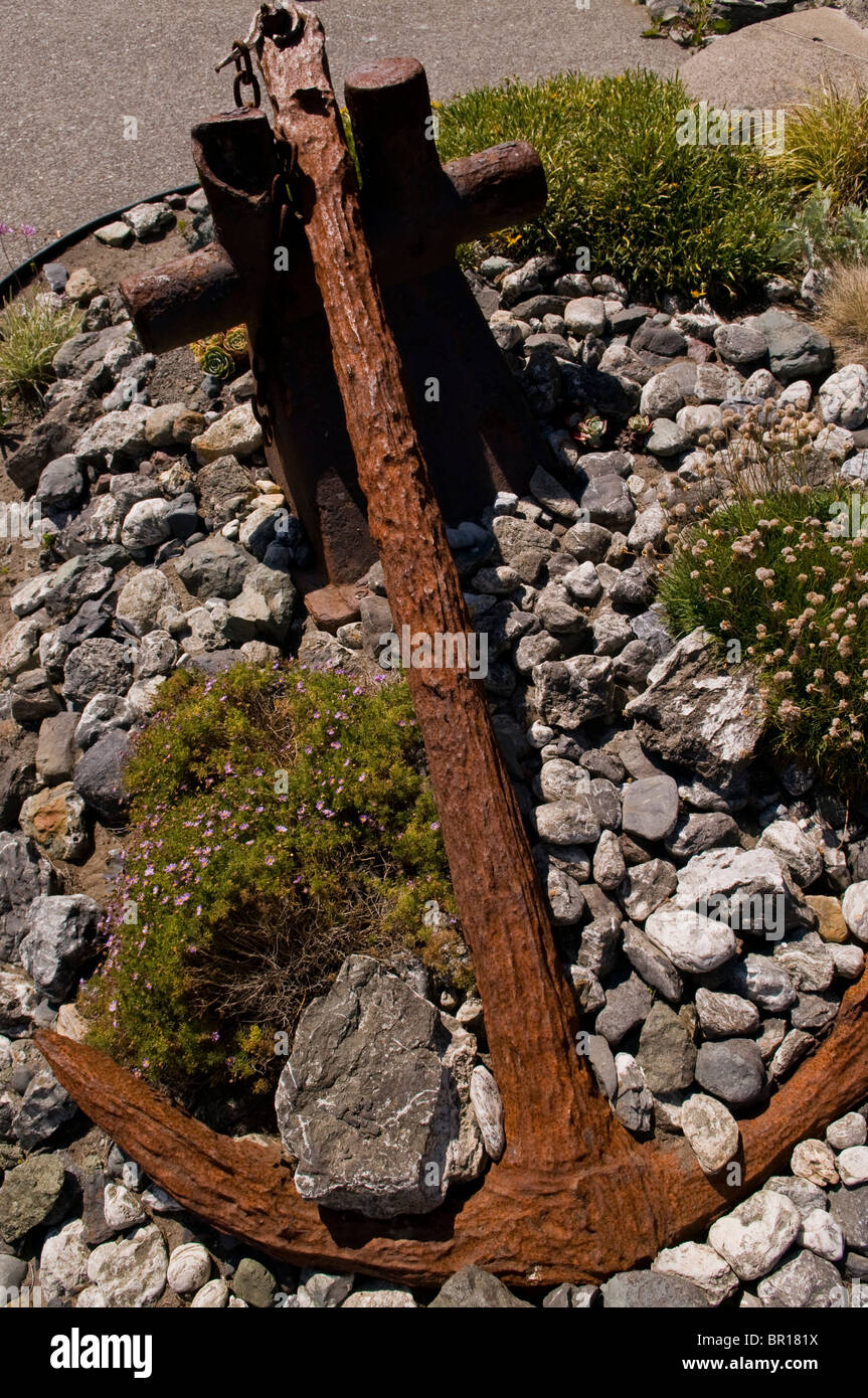 Old rusted anchor at rest at the entrance to a restaurant Stock Photo ...