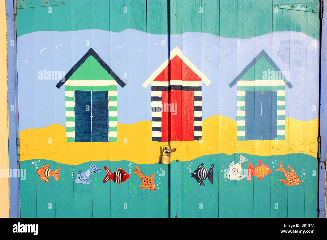 COLOURFUL TIMBER BEACH HOUSES MORNINGTON PENINSULA VICTORIA AUSTRALIA ...