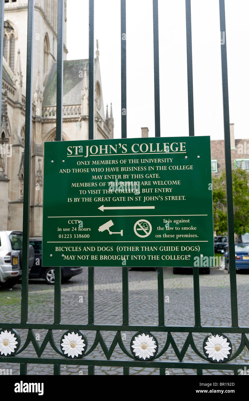 St John's college gate, Cambridge university Stock Photo - Alamy