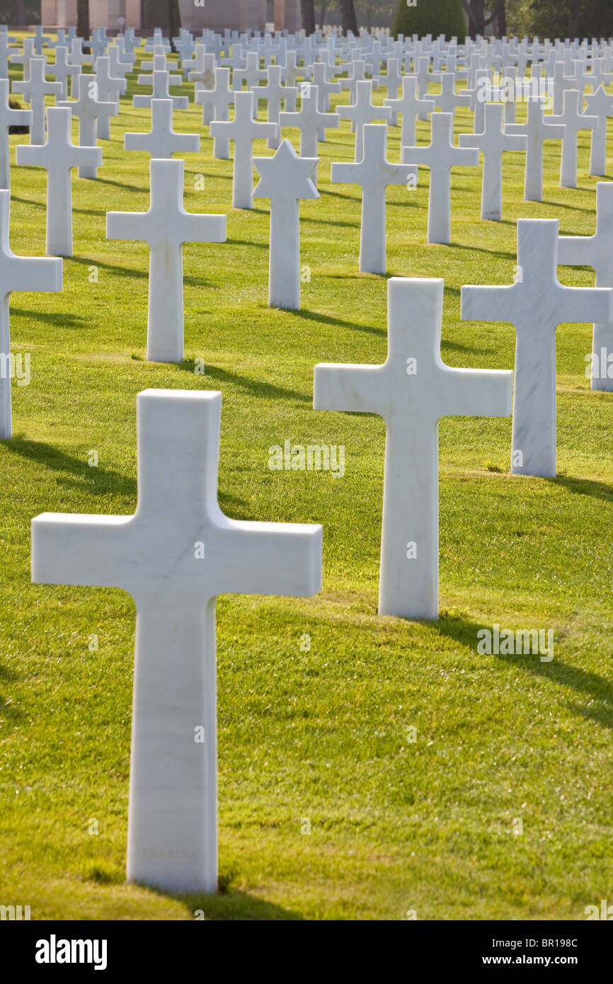 War graves white crosses normandy hi-res stock photography and images ...