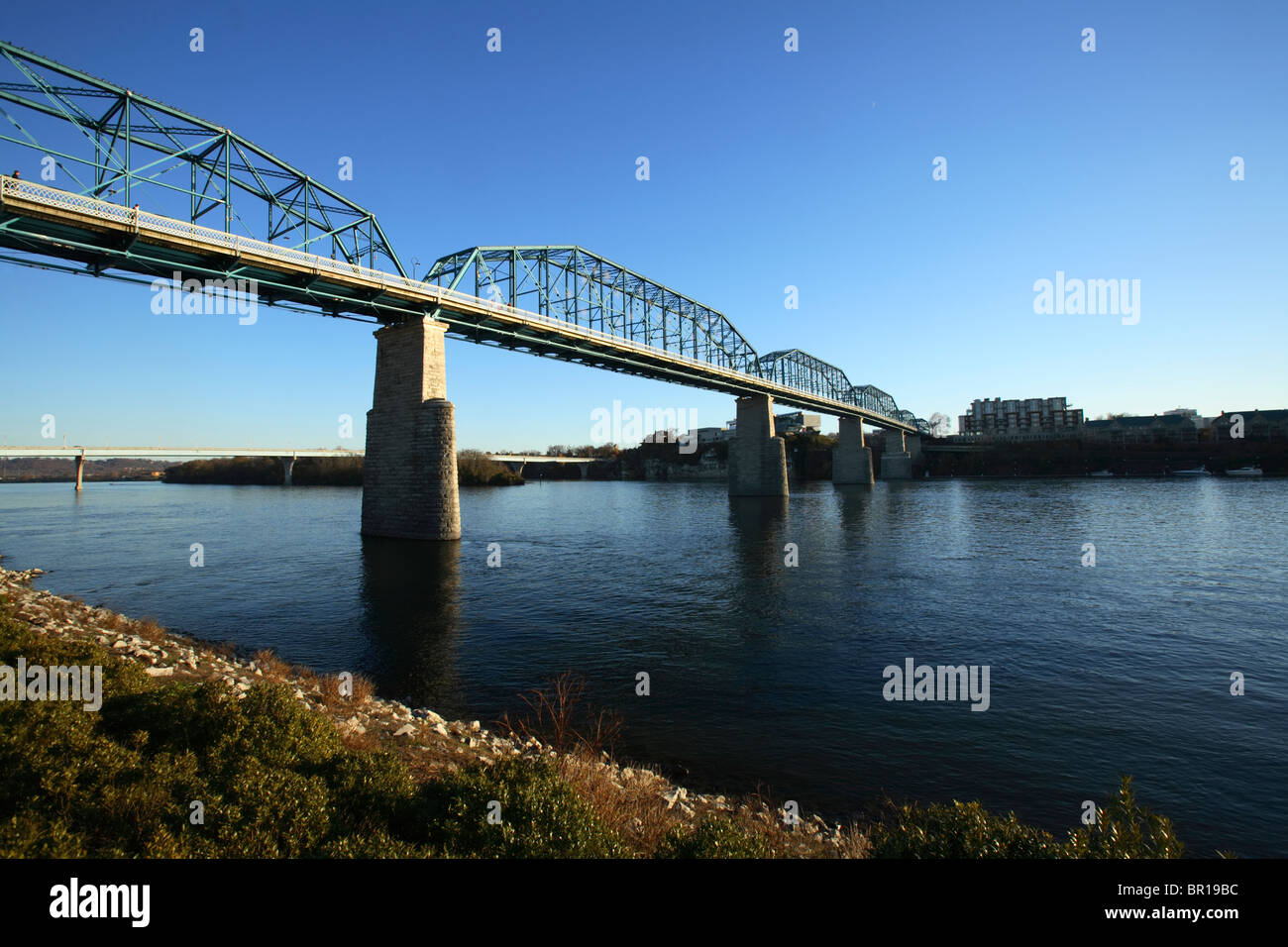 The Walnut Street pedestrian bridge over the Tennessee River in ...