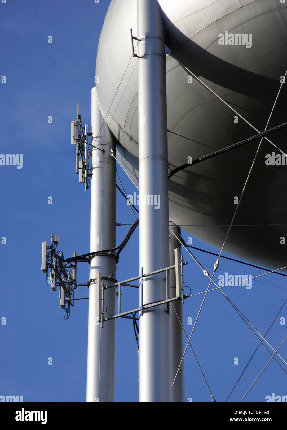 Cell tower antenna hi-res stock photography and images - Alamy