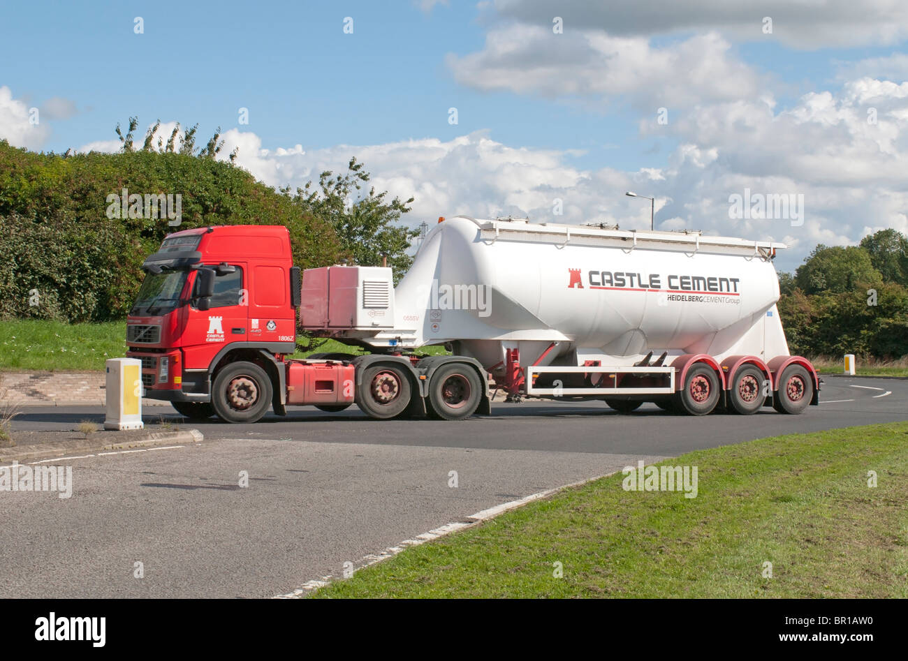 Cement lorry hi-res stock photography and images - Alamy