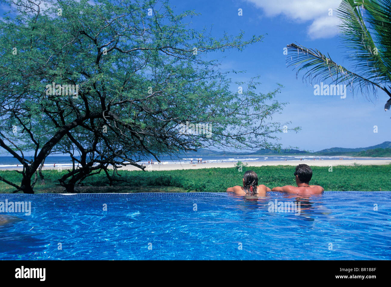 Friends underwater in swimming pool hi-res stock photography and images ...