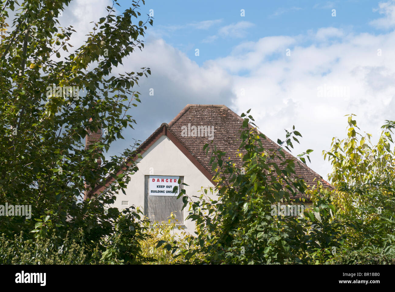 Abandoned disused house hi-res stock photography and images - Alamy