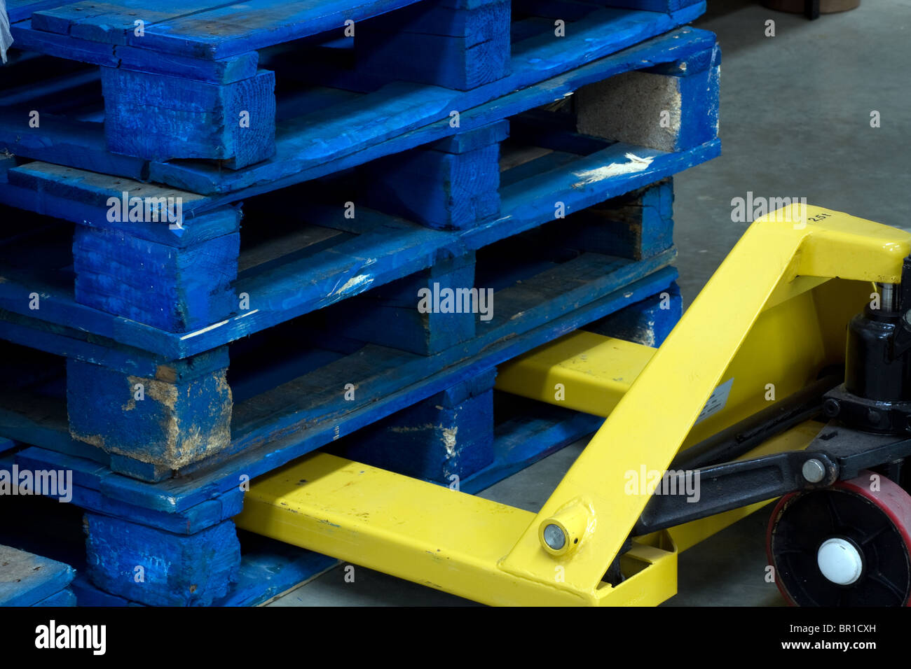 Fork lift pallets hi-res stock photography and images - Alamy