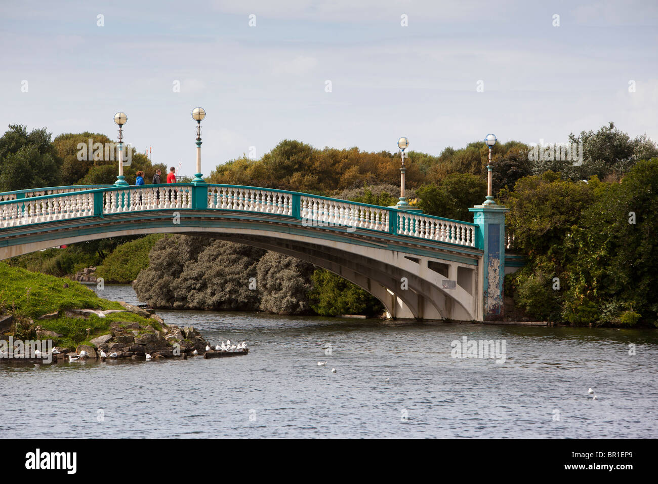 UK, England, Merseyside, Southport, visitors on bridge over Marine Lake ...