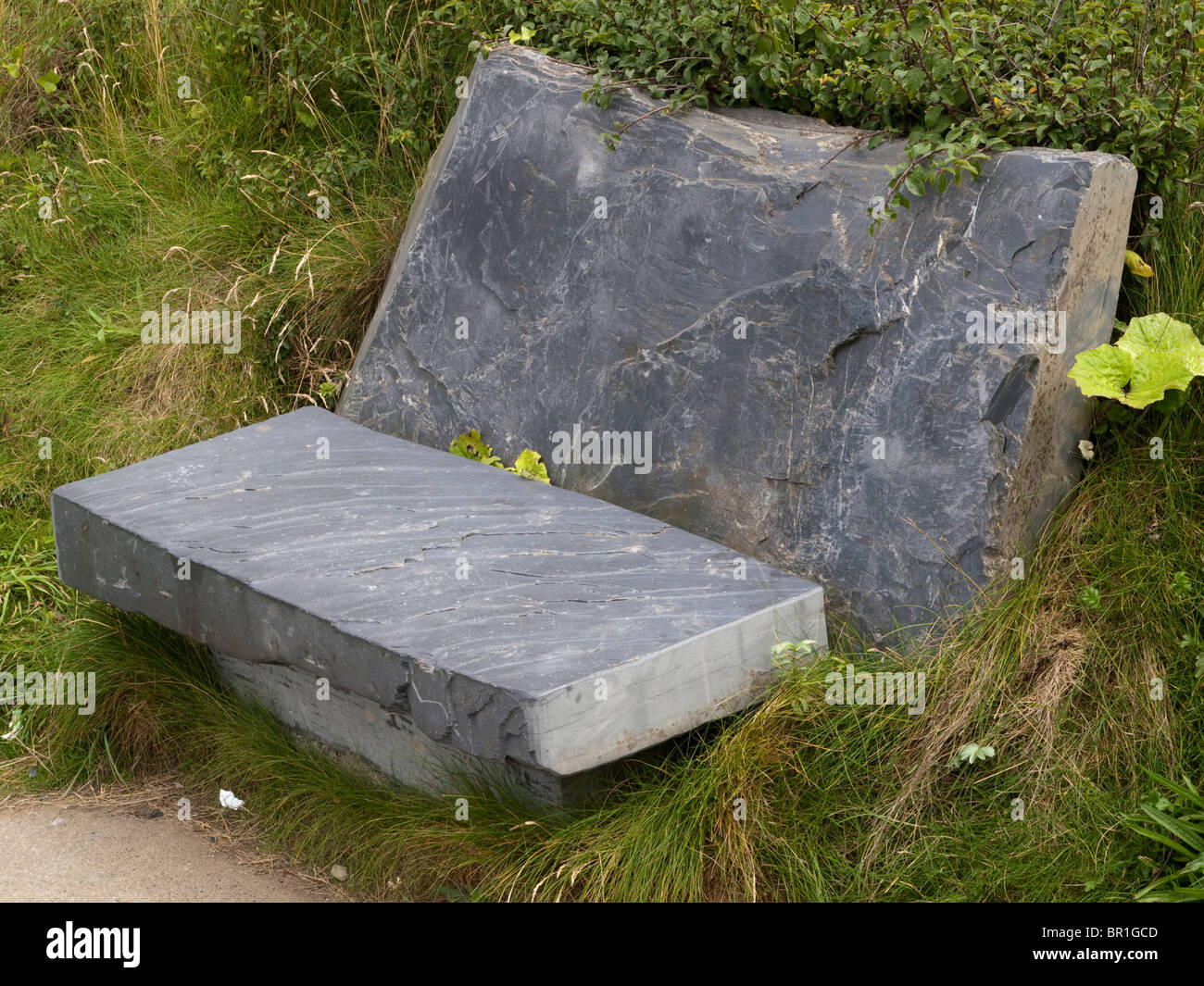 A slate bench at Trefin, Pembrokeshire Wales UK Stock Photo - Alamy
