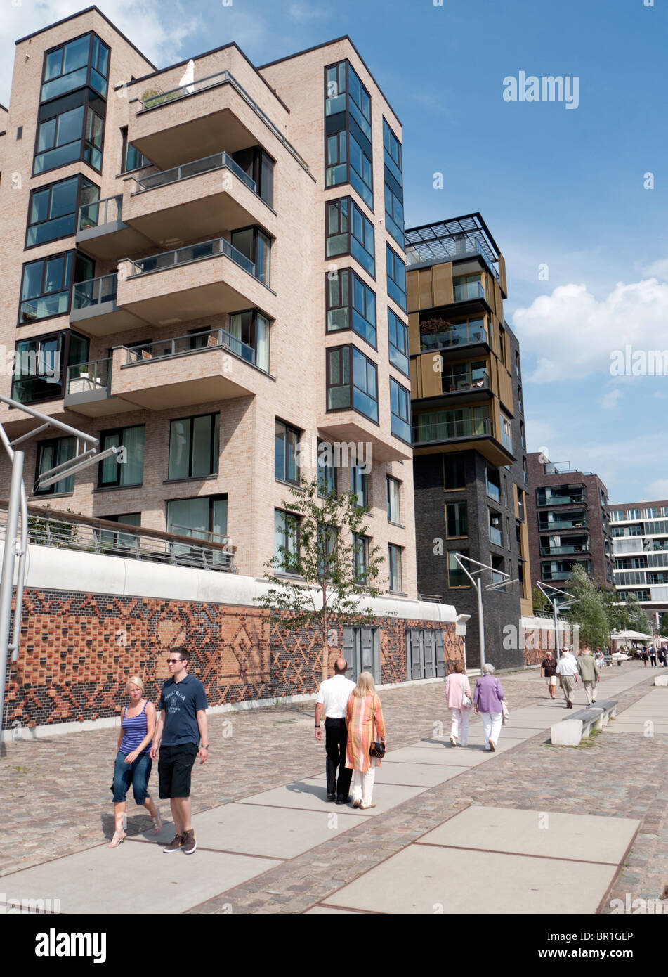 Modern promenade at Vasco Da Gamma Platz in new Hafencity property ...