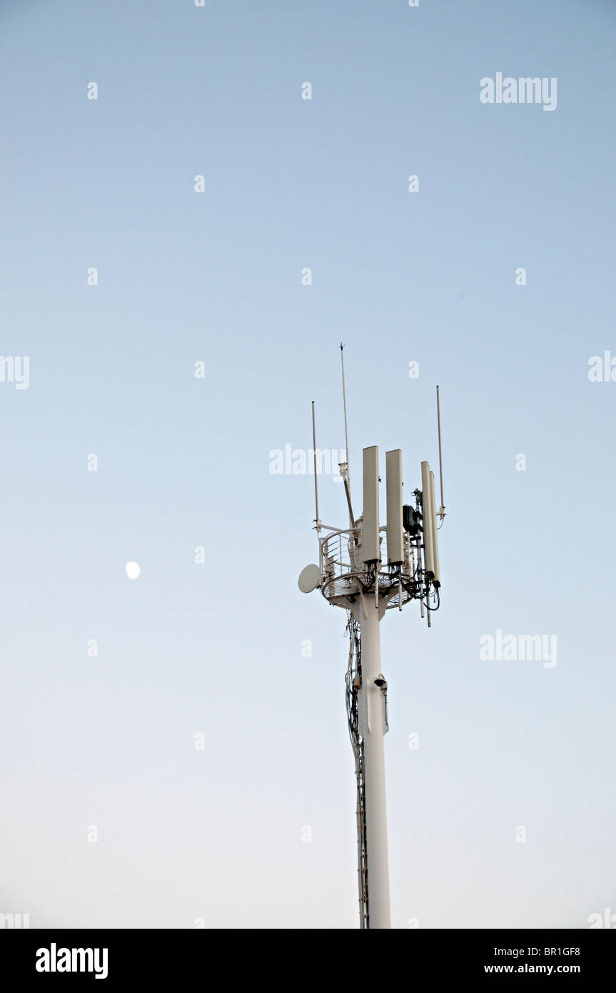 Satellite phone sea hi-res stock photography and images - Alamy