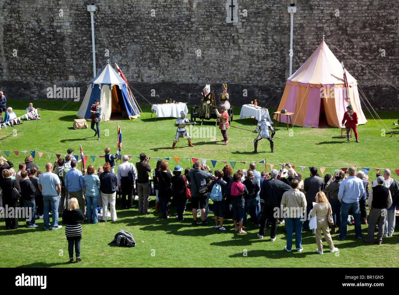 Medieval knight armour britain hi-res stock photography and images - Alamy