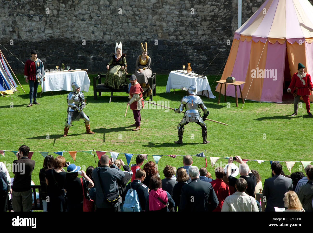 Medieval knight armour britain hi-res stock photography and images - Alamy