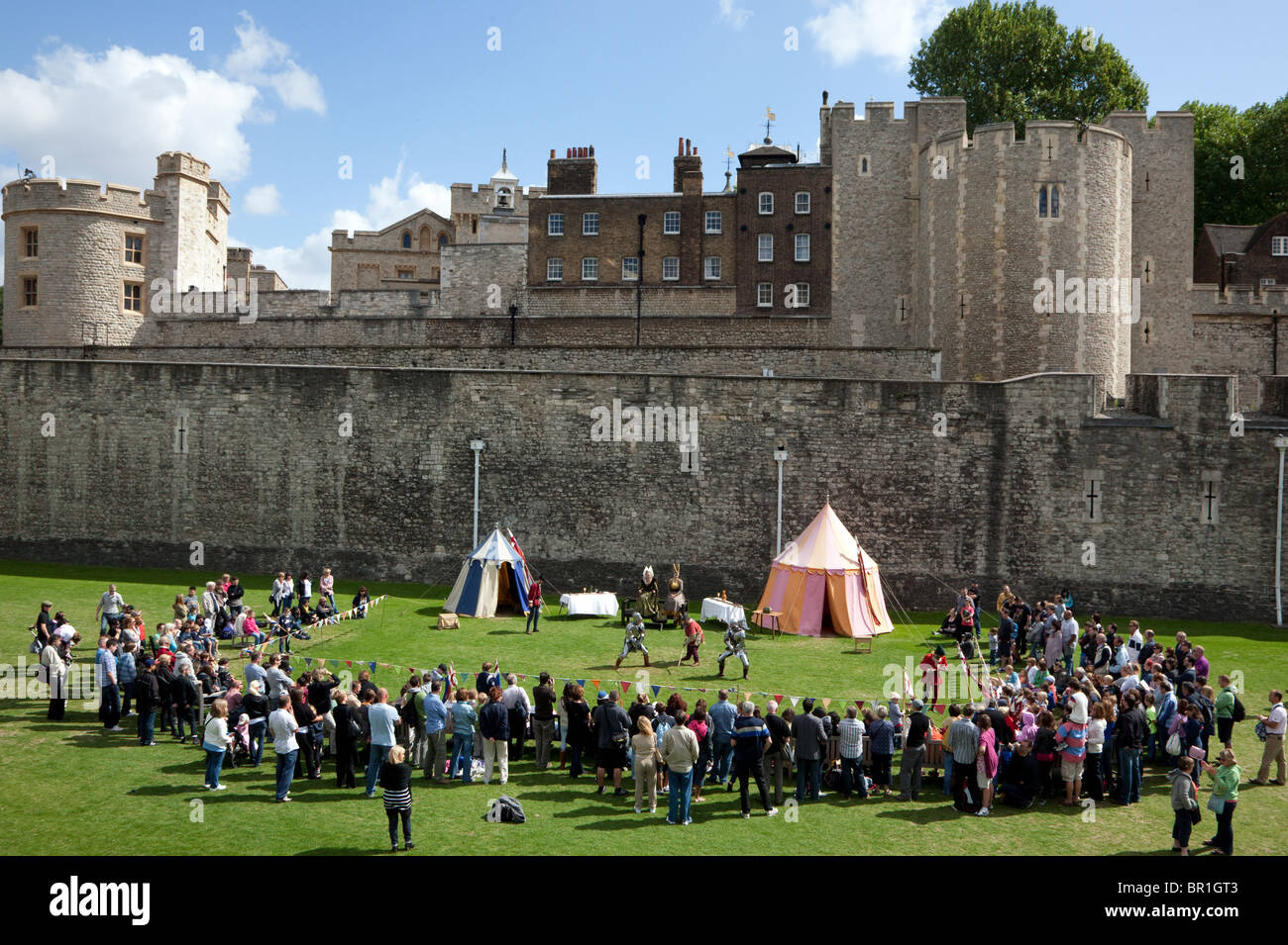 Medieval knight armour britain hi-res stock photography and images - Alamy