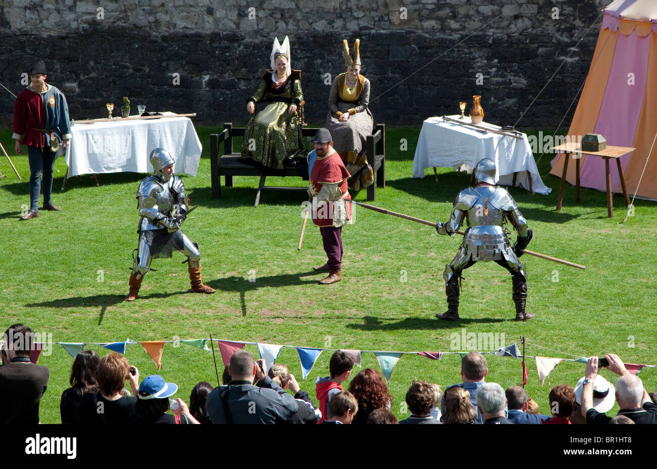 Medieval knight armour britain hi-res stock photography and images - Alamy