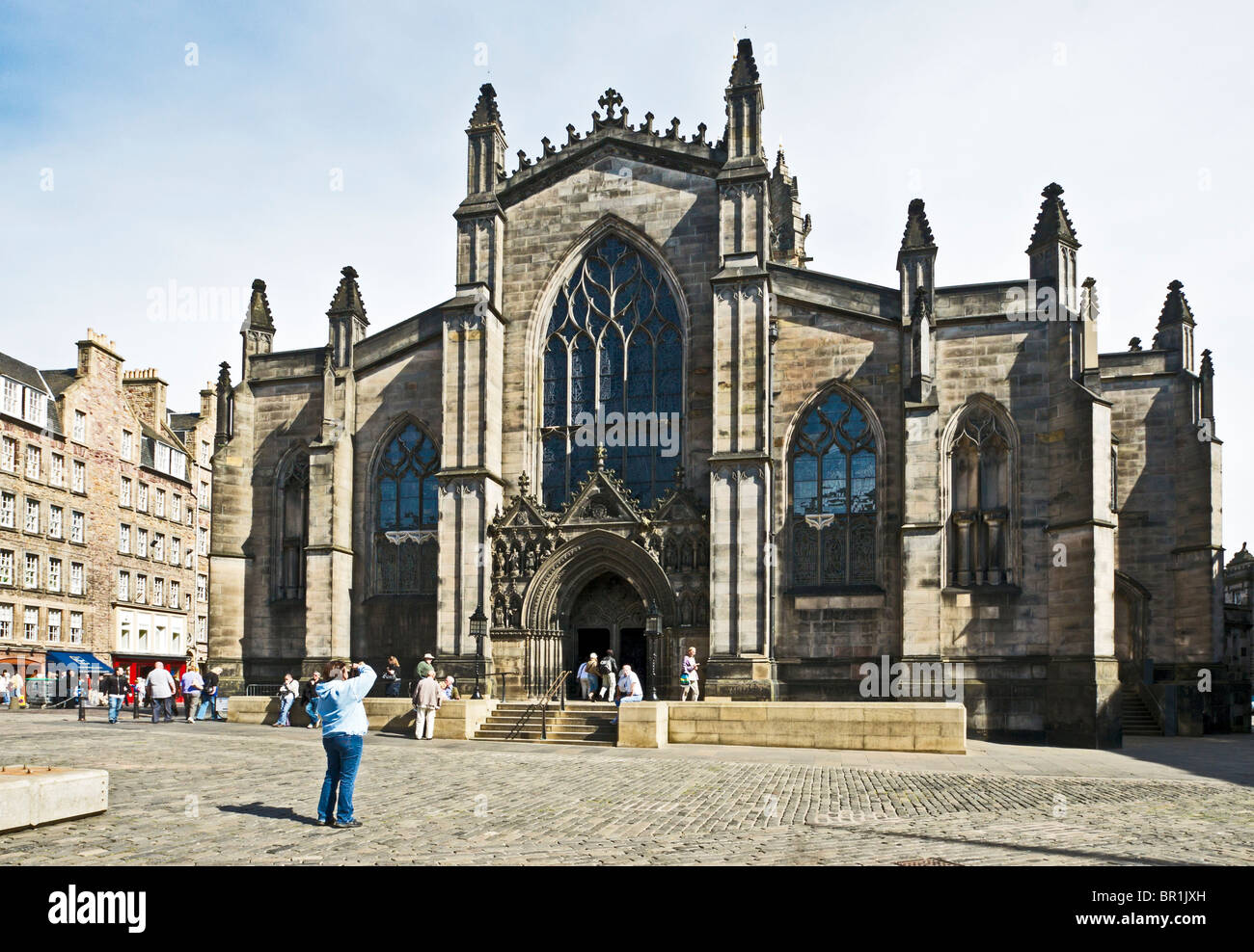 Royal mile edinburgh church scotland hi-res stock photography and ...