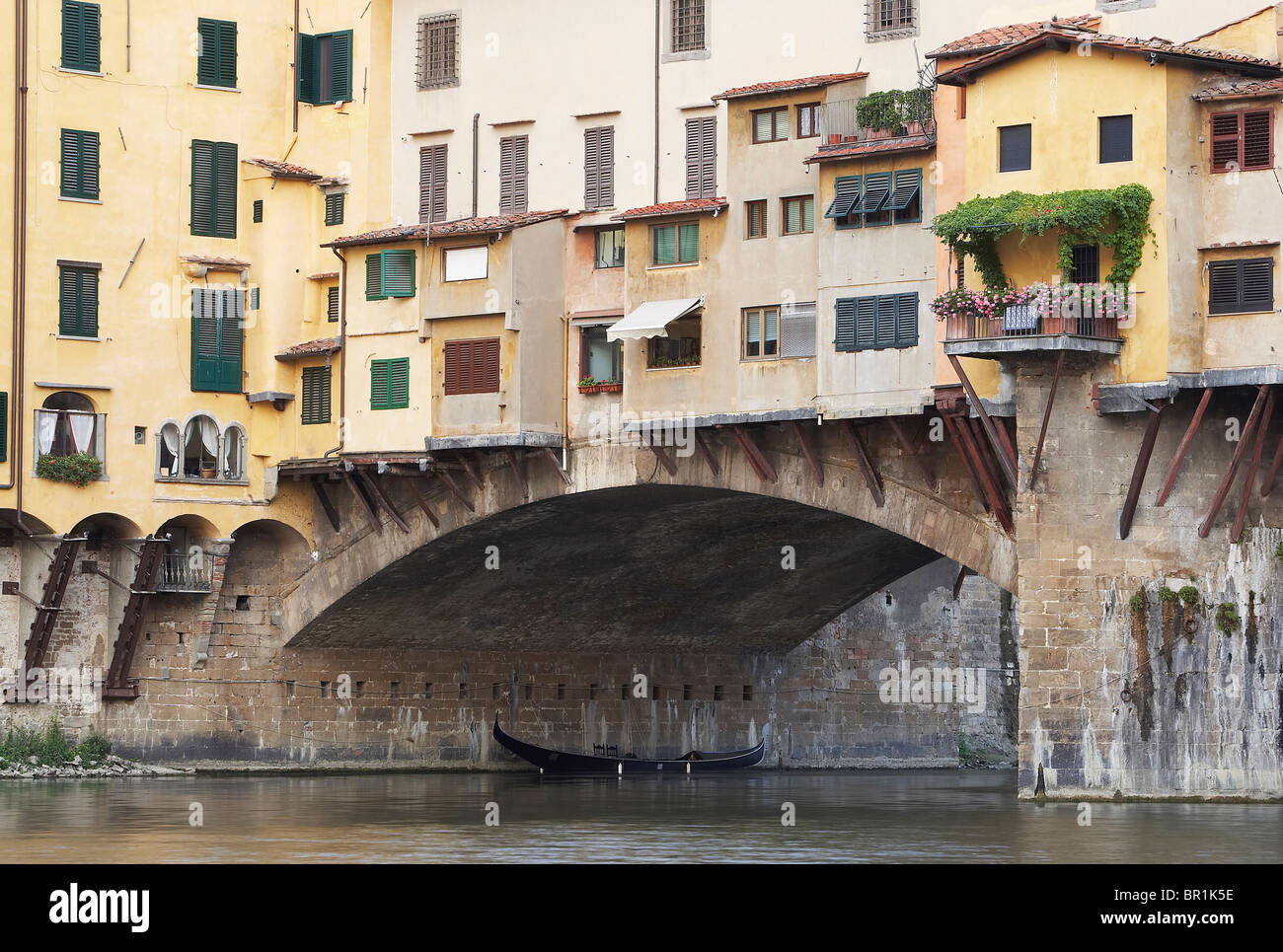 A bridge with stores crosses a European river Stock Photo - Alamy