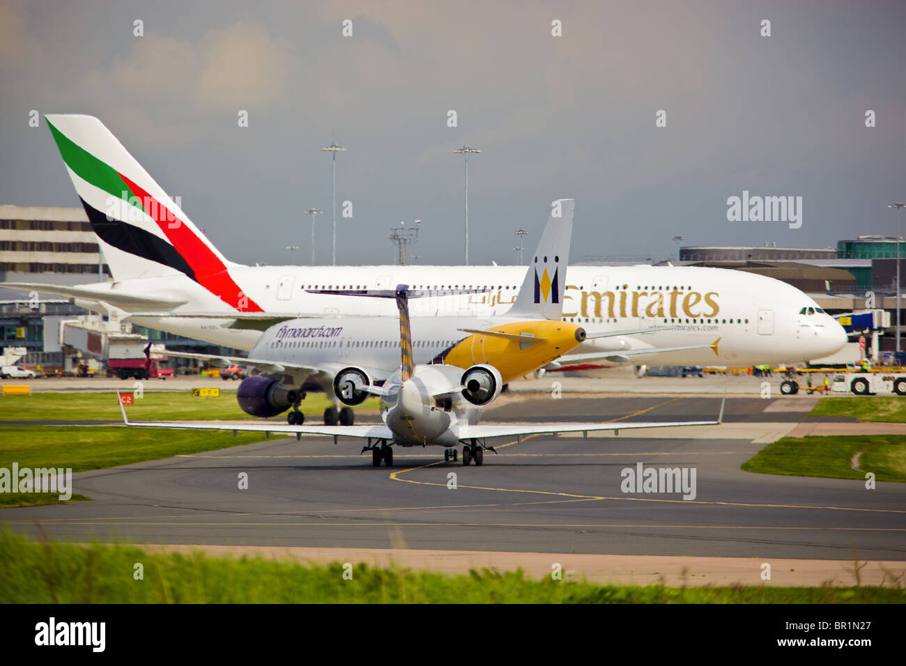 Emirates airbus a380 arrives hi-res stock photography and images - Alamy