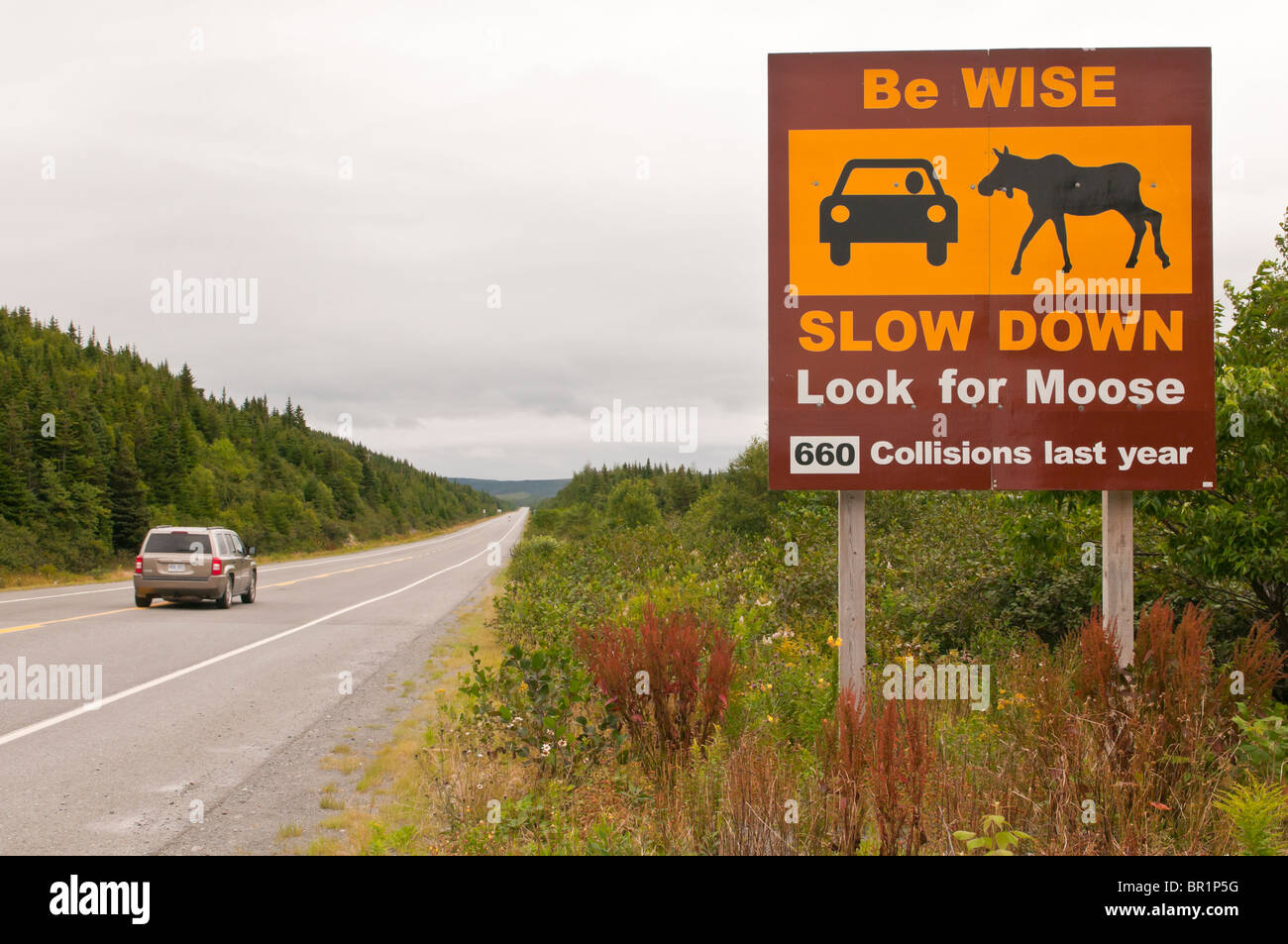 Dead slow road sign hi-res stock photography and images - Alamy