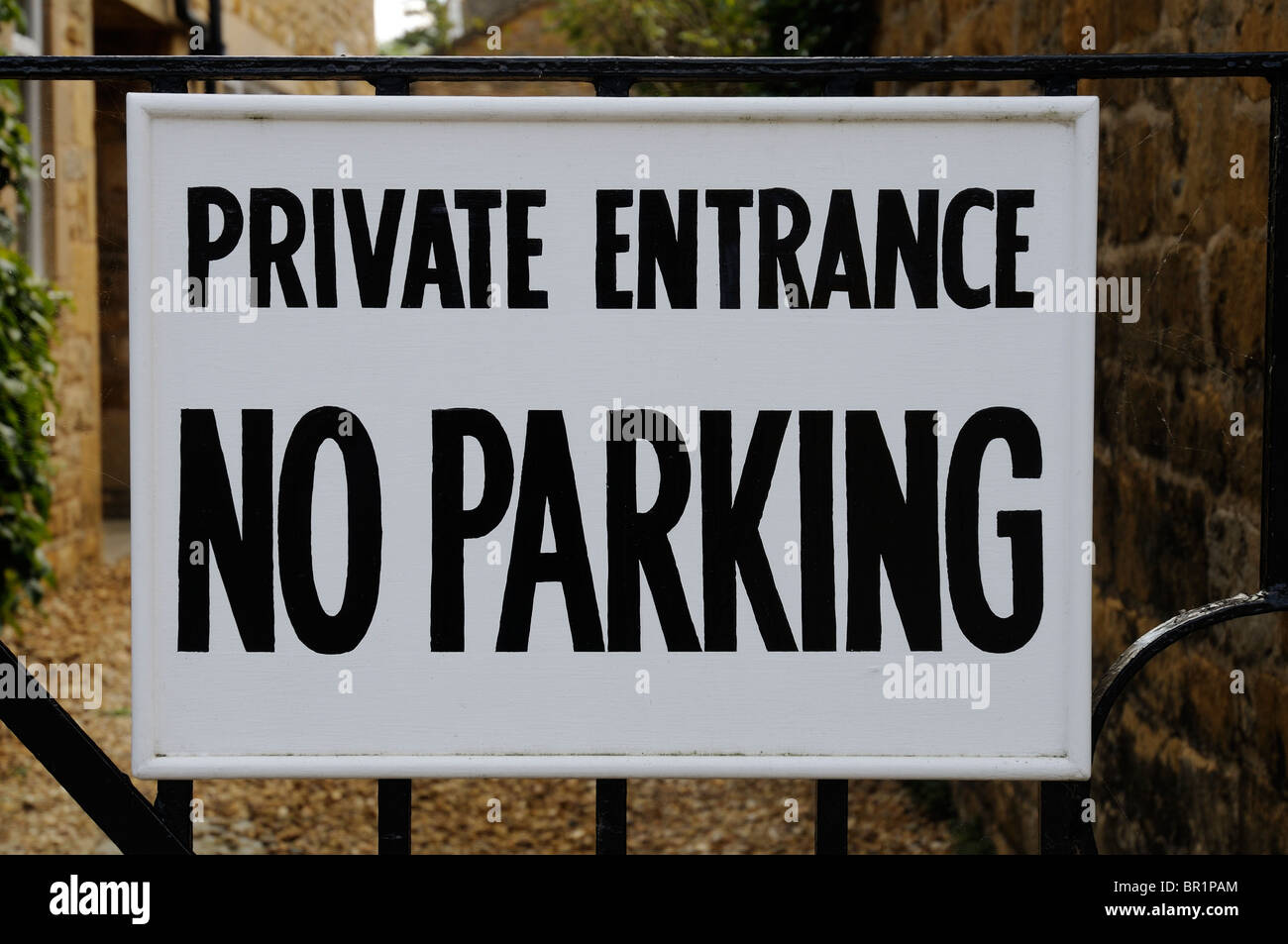 Private Entrance No Parking Stock Photo - Alamy