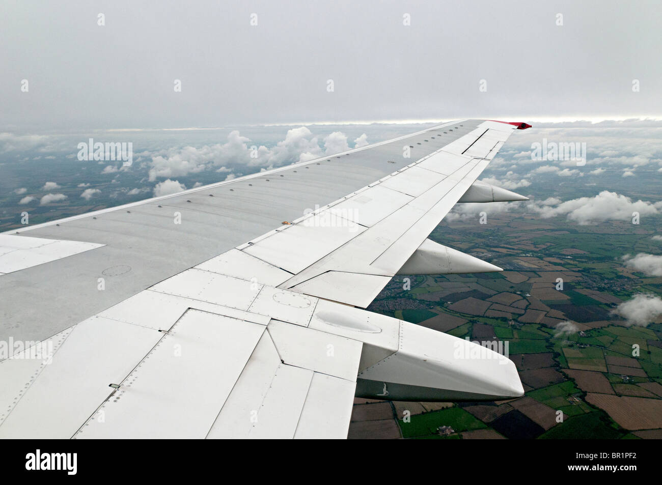 a Boeing 737 wing flying on a commercial airliner Stock Photo - Alamy