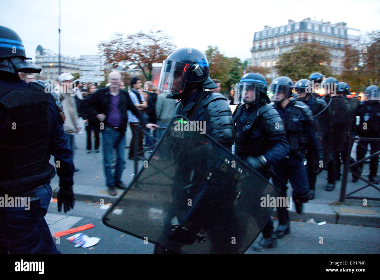 Crs french riot police force hi-res stock photography and images - Alamy