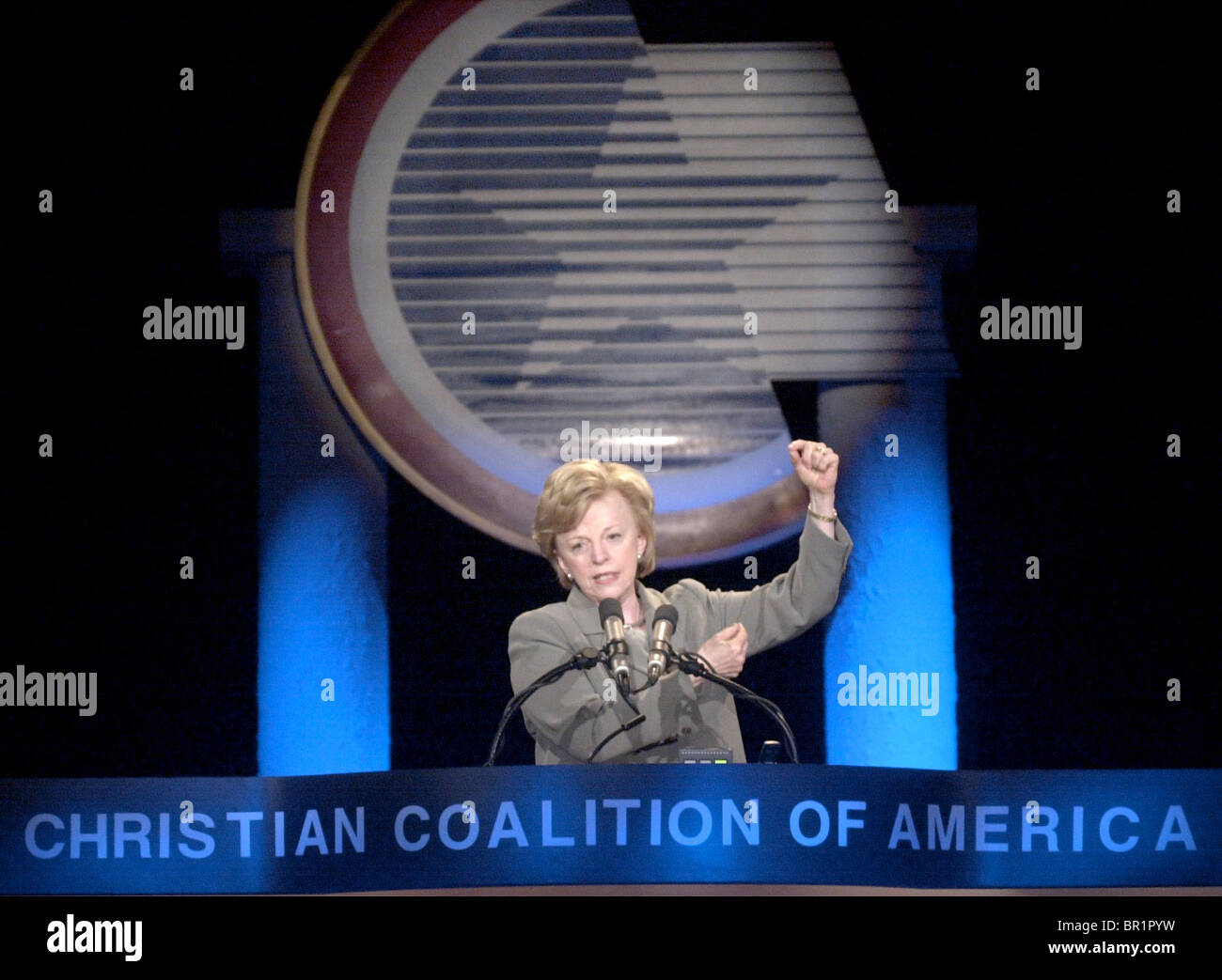 Lynne Cheney, wife of Vice Presidential candidate Dick Cheney, speaks ...