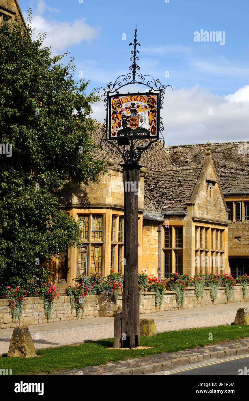 Lygon arms sign hi-res stock photography and images - Alamy