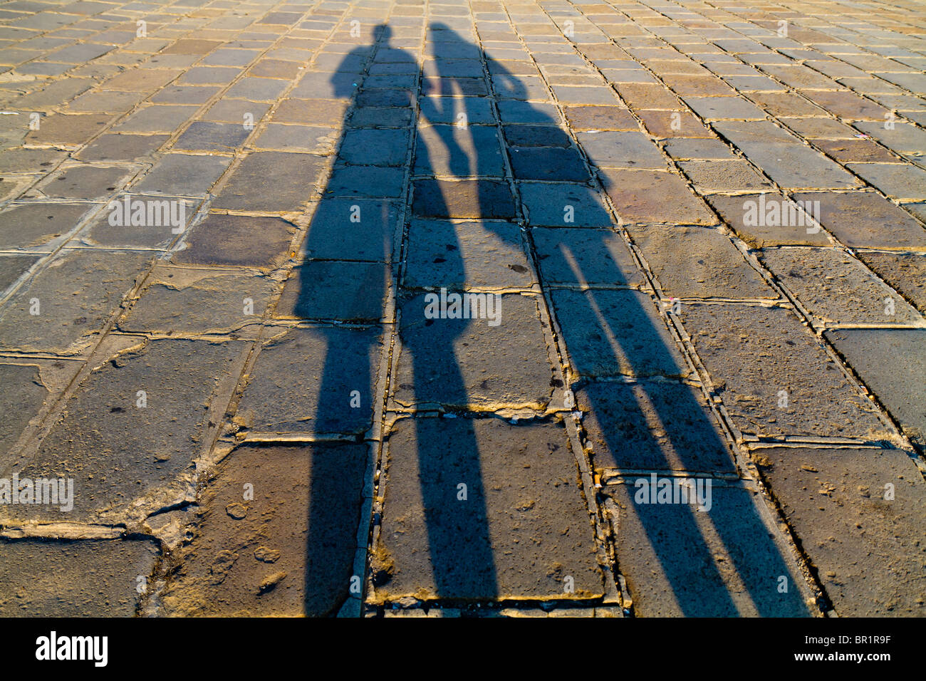 Lovers outline hi-res stock photography and images - Alamy