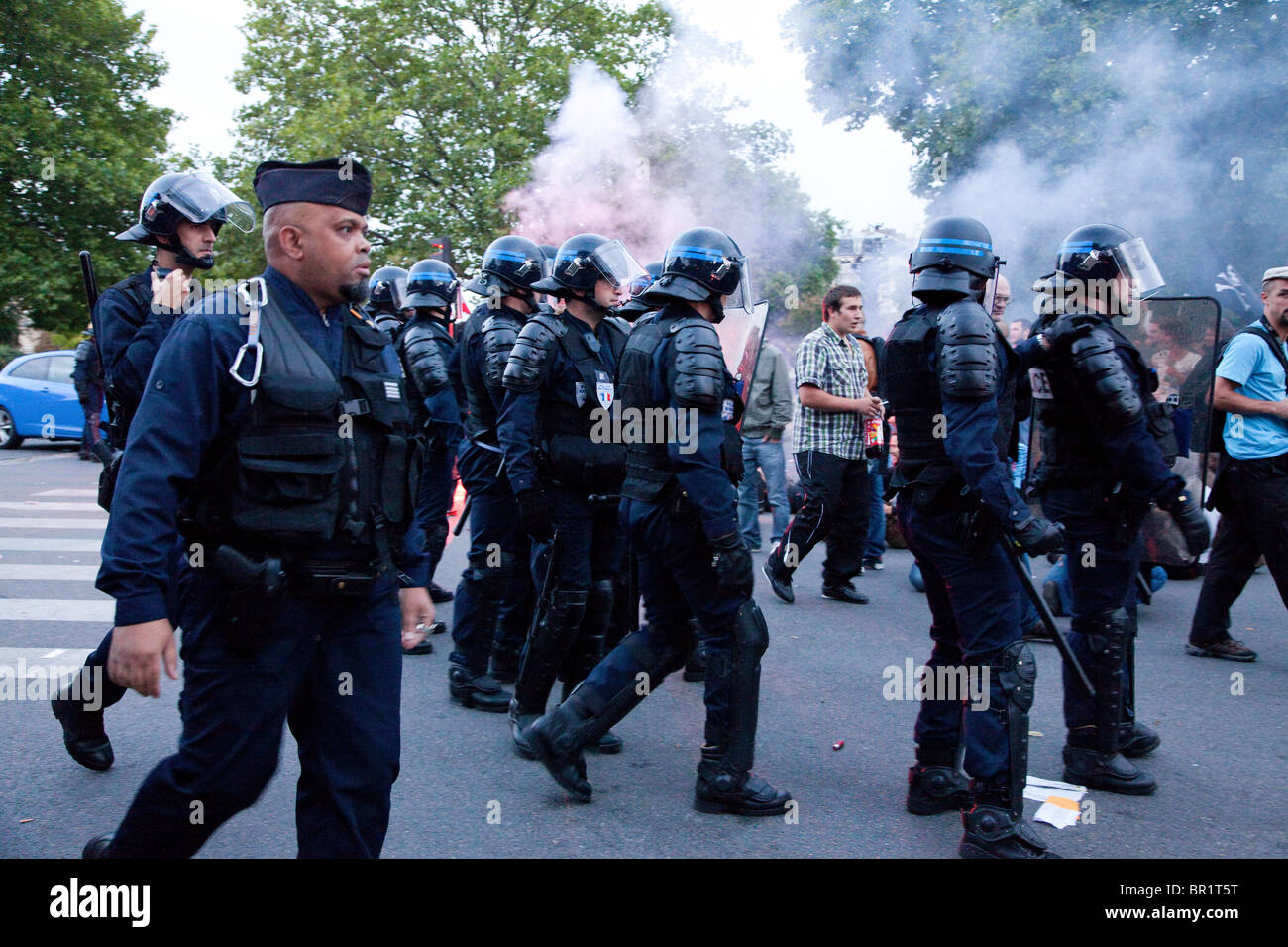 Crs french riot police force hi-res stock photography and images - Alamy