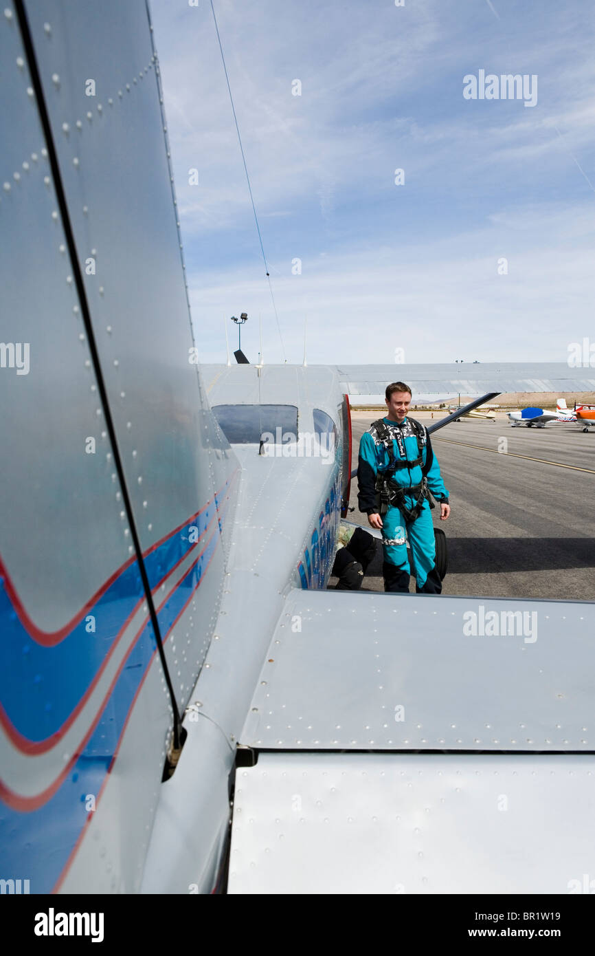 First person sky diving hi-res stock photography and images - Alamy
