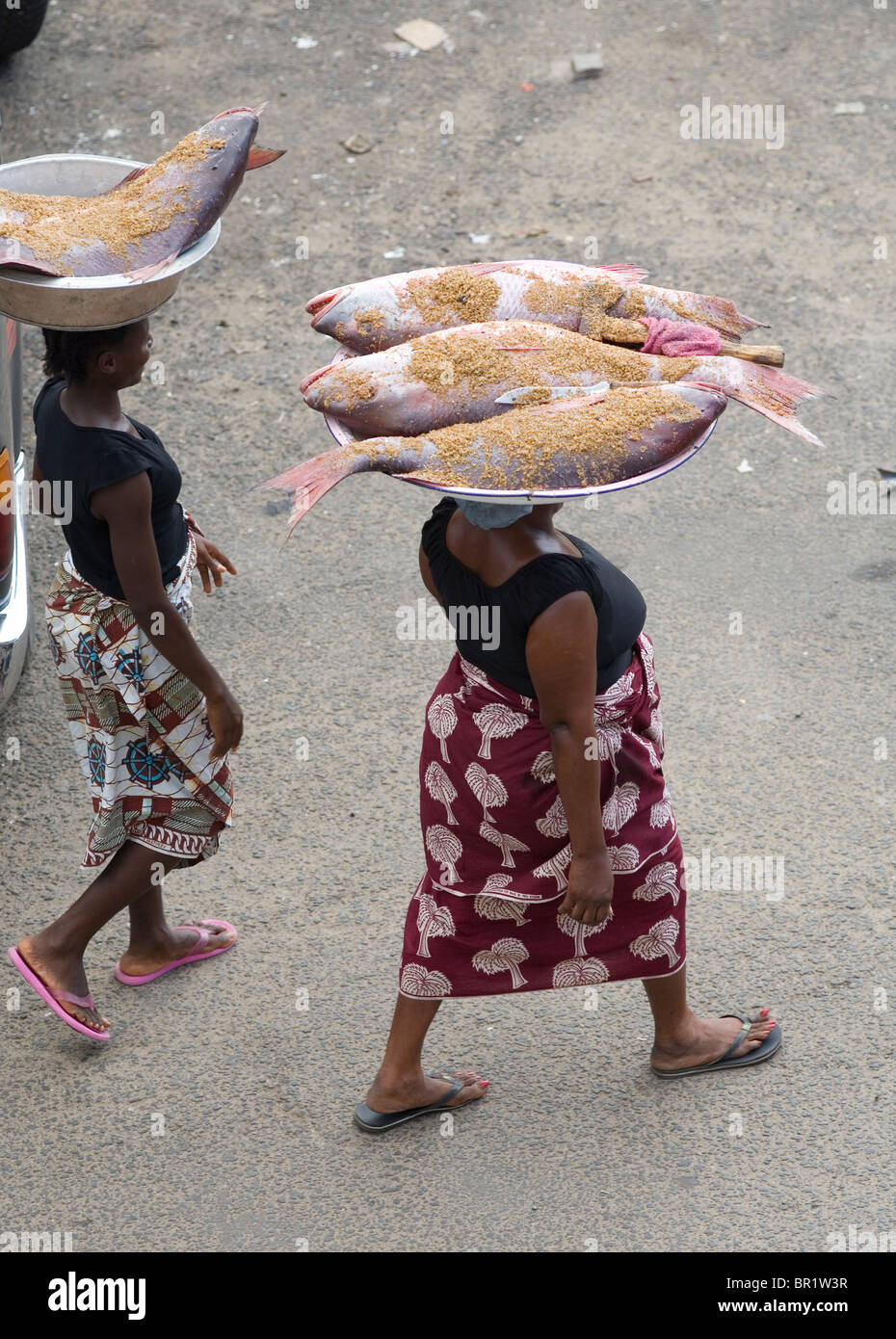 Two Liberian Women carrying large fish on their heads Stock Photo - Alamy