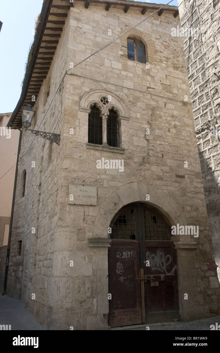 Typical old house in travertine, Ascoli Piceno, Italy Stock Photo - Alamy