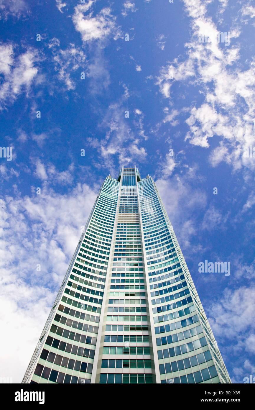 Australia, Queensland, Gold Coast, Surfer's Paradise. The Q1 Tower ...