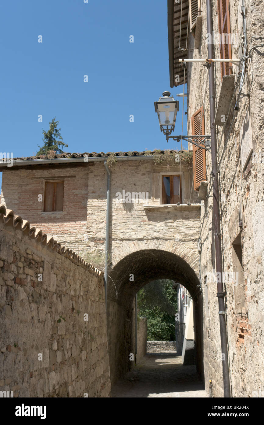 Covered archway passage, Ascoli Piceno, Italy Stock Photo - Alamy