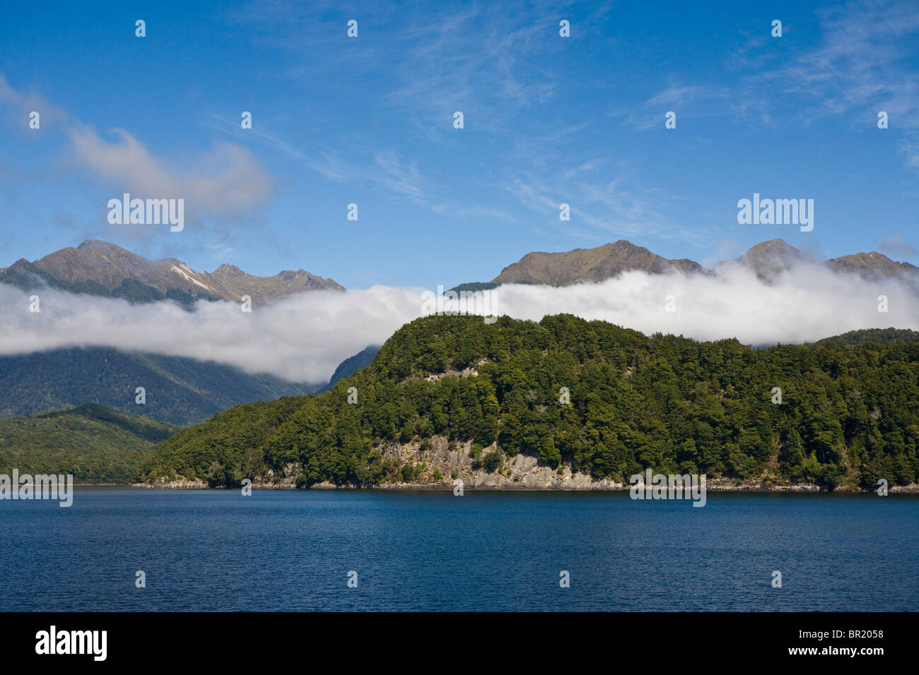 Lake Manapouri New Zealand. Lake Manapouri is the gateway to Doubtful ...