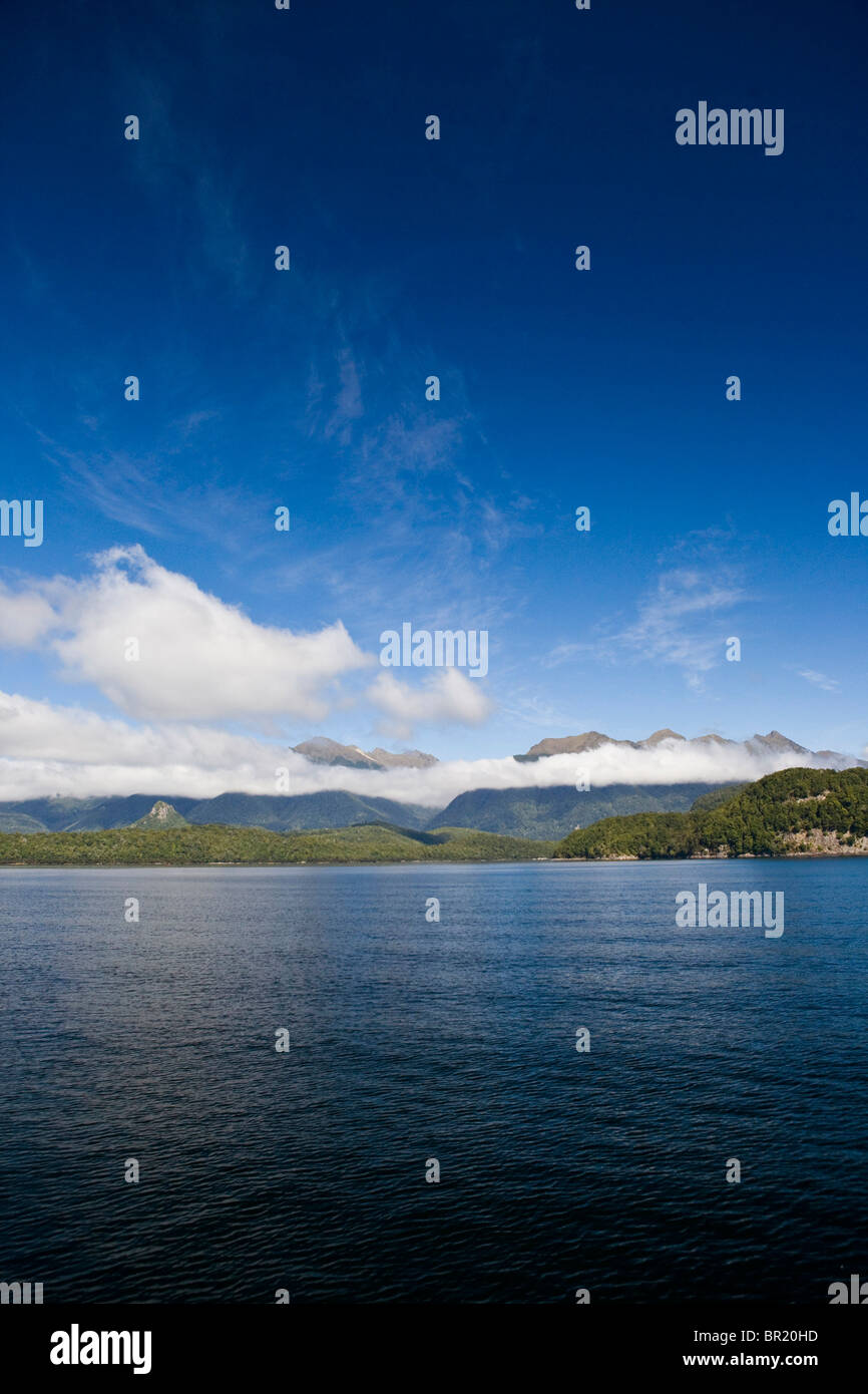 Lake Manapouri New Zealand. Lake Manapouri is the gateway to Doubtful ...
