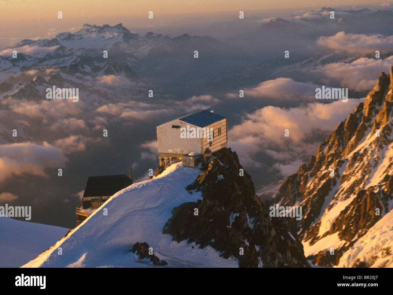 Vallot hut mont blanc france hi-res stock photography and images - Alamy