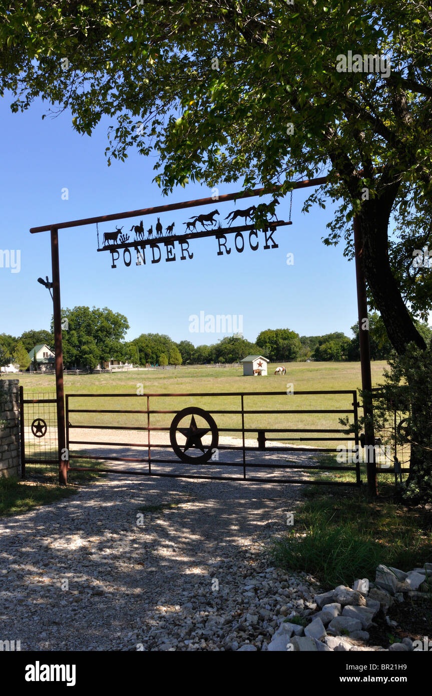 Texas ranch gate, USA Stock Photo - Alamy