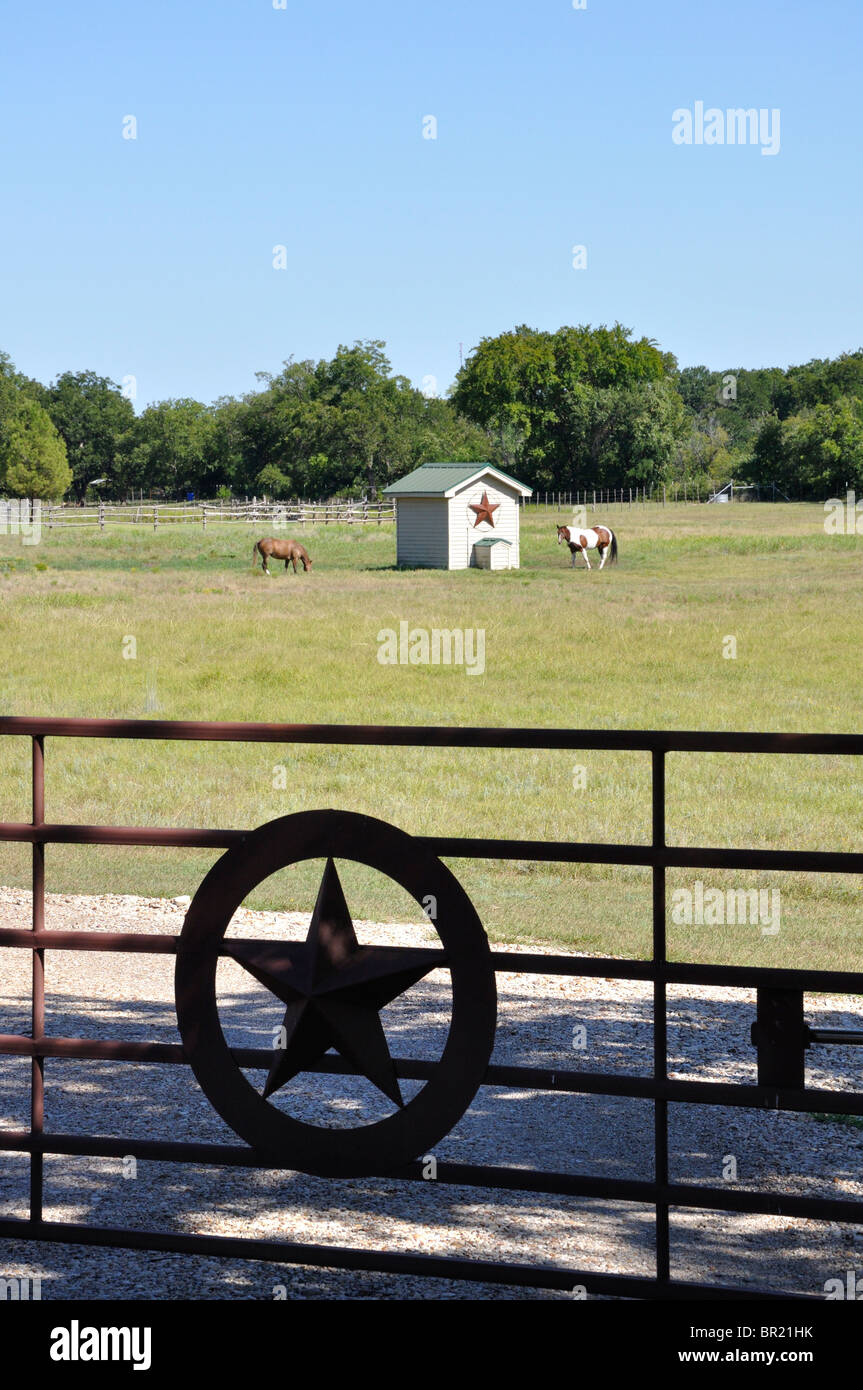 Texas ranch gate, USA Stock Photo - Alamy