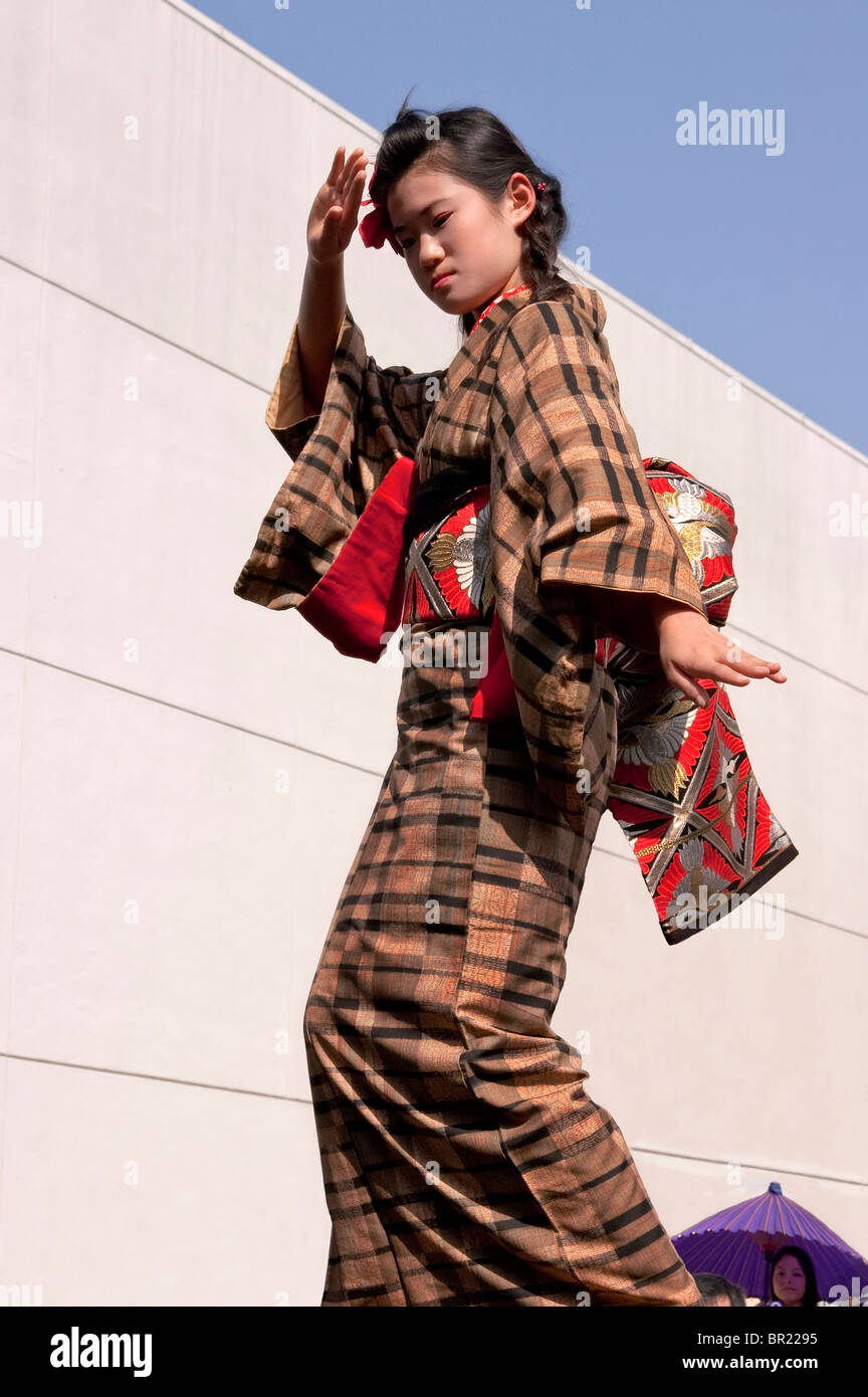 Japanese women modeling the latest Kimono fashions at the Los Angeles ...