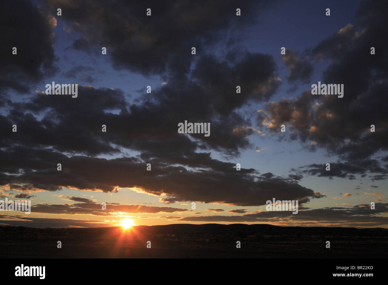 A desert sunset in the Australian outback Stock Photo - Alamy