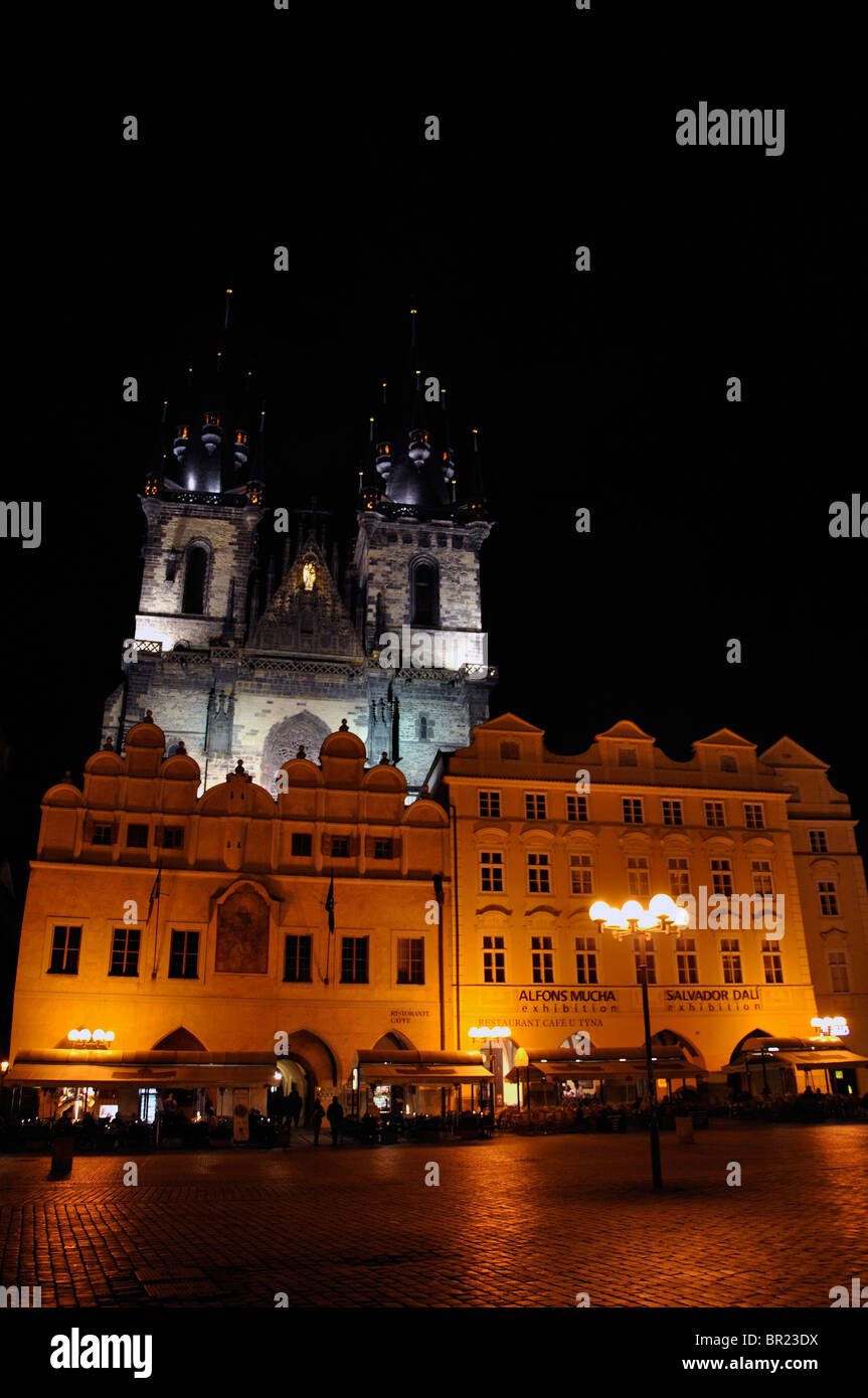 Gothic church night hi-res stock photography and images - Alamy