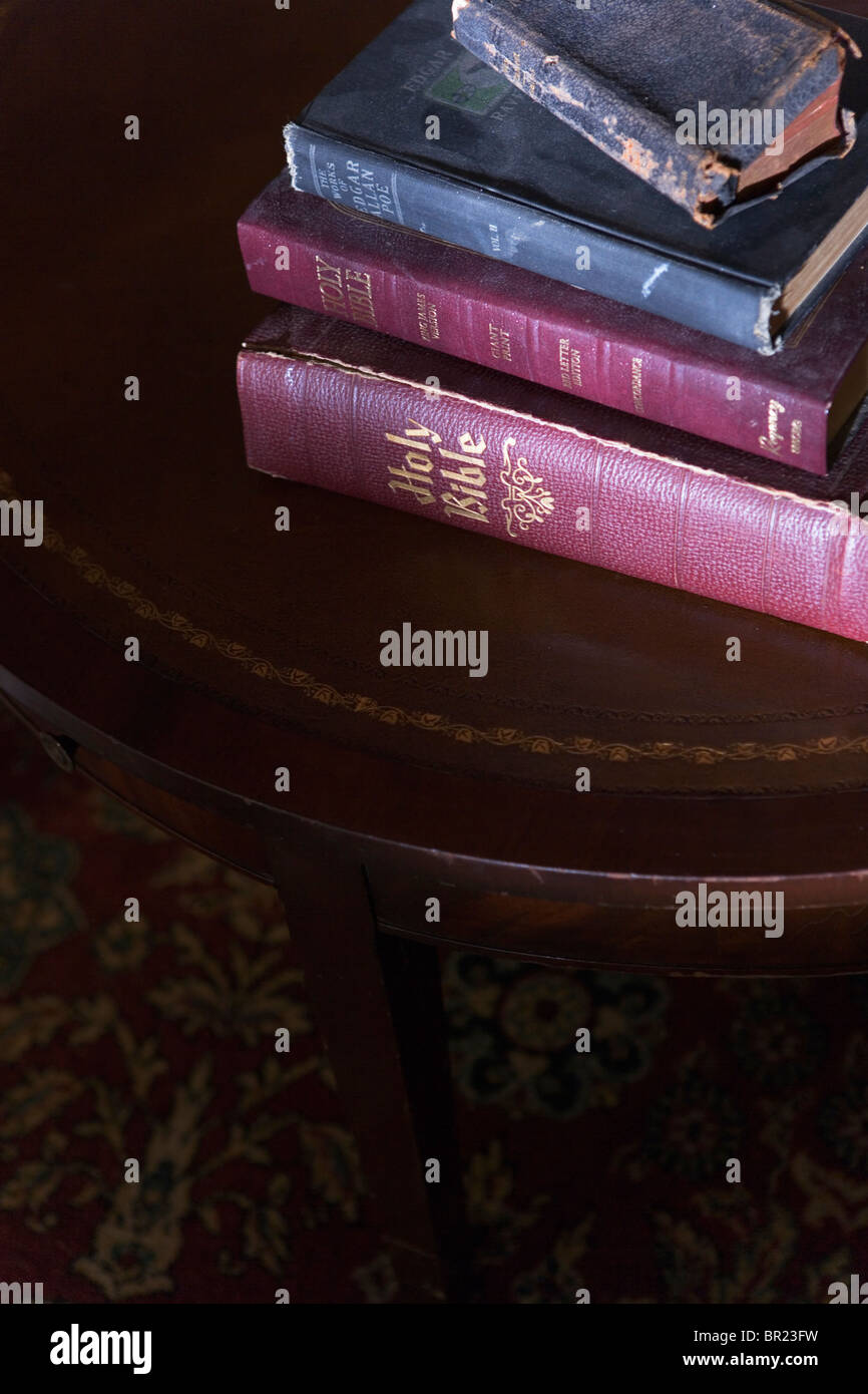 Staked books hi-res stock photography and images - Alamy