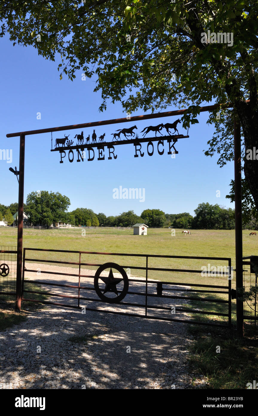 Texas ranch gate, USA Stock Photo - Alamy